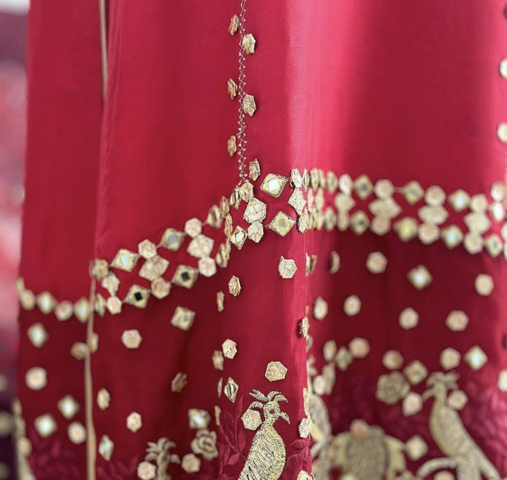 Simple Punjabi Suit Design | Salwar Kameez | Red Online - Fashion Doctorz
